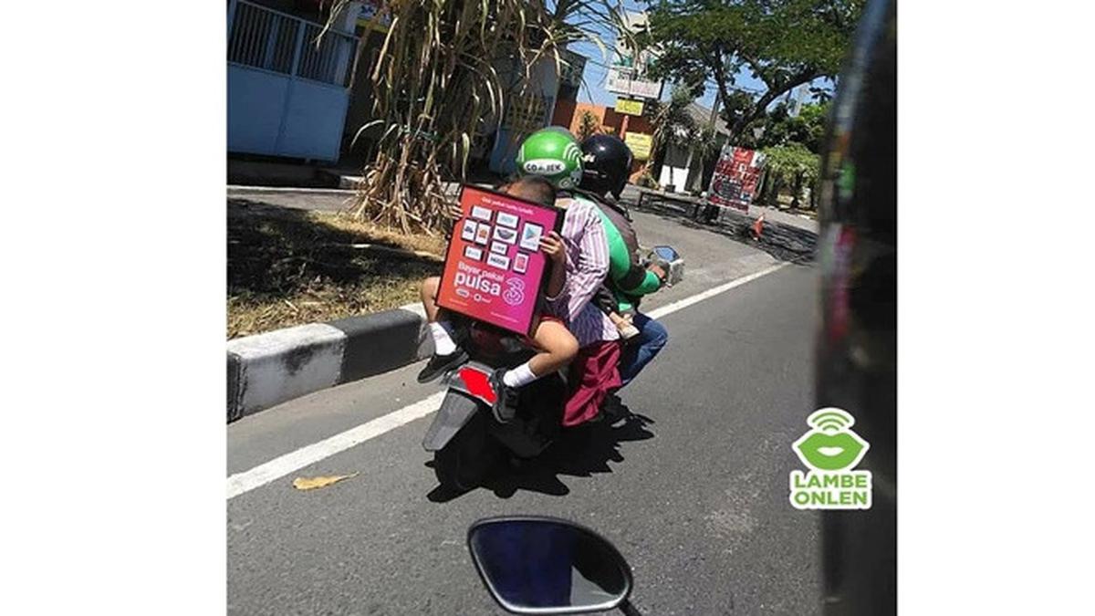 10 Gaya Nyeleneh Emak-Emak Dibonceng Ojol Ini Sukses Bikin Ngakak Sekaligus Heran, Kelakuannya ...