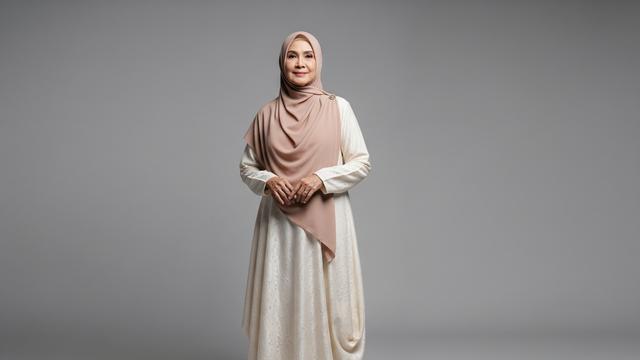8 Model Gamis Warna Aman untuk Nenek Saat Lebaran 2026, Anggun dan Nyaman