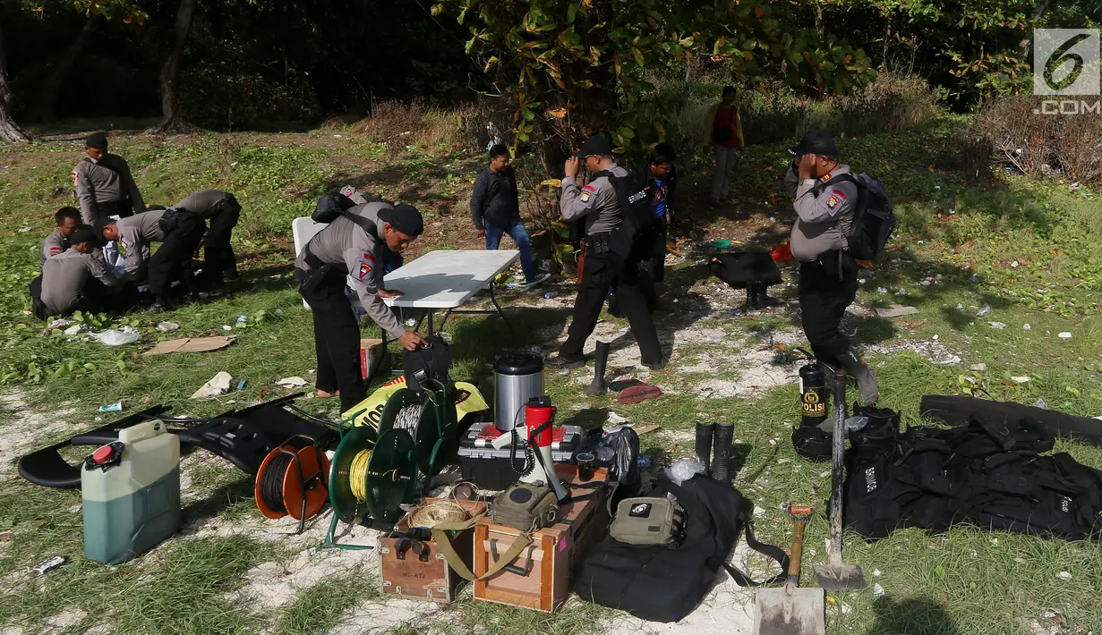 PHOTO: Brimob Detasemen Gegana Melakukan Giat Disposal Bom Militer - Foto Liputan6.com