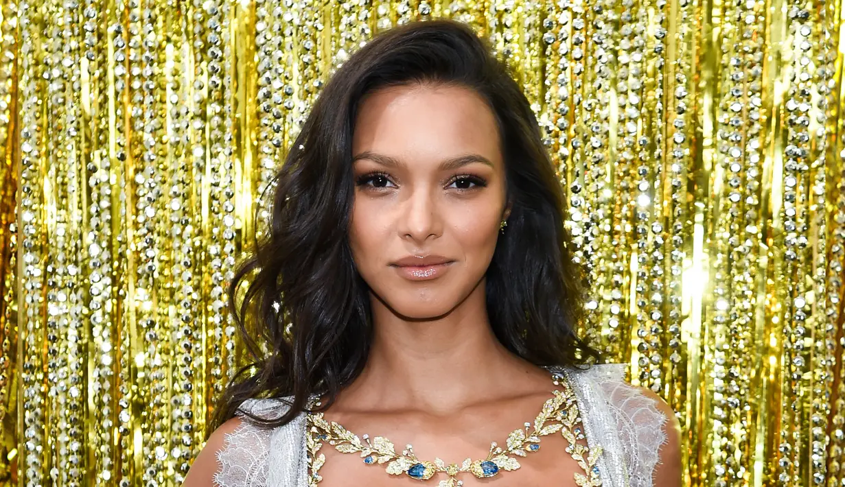 PHOTO: Model Brasil Jadi Pemakai Bra Supermahal Victoria's Secret ...