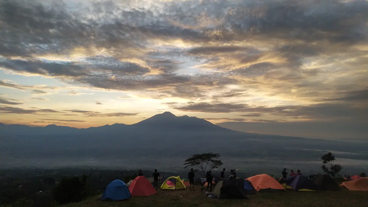 Aktivitas Gempa Meningkat, Jalur Pendakian Gunung Salak Ditutup Sementara - News Liputan6.com