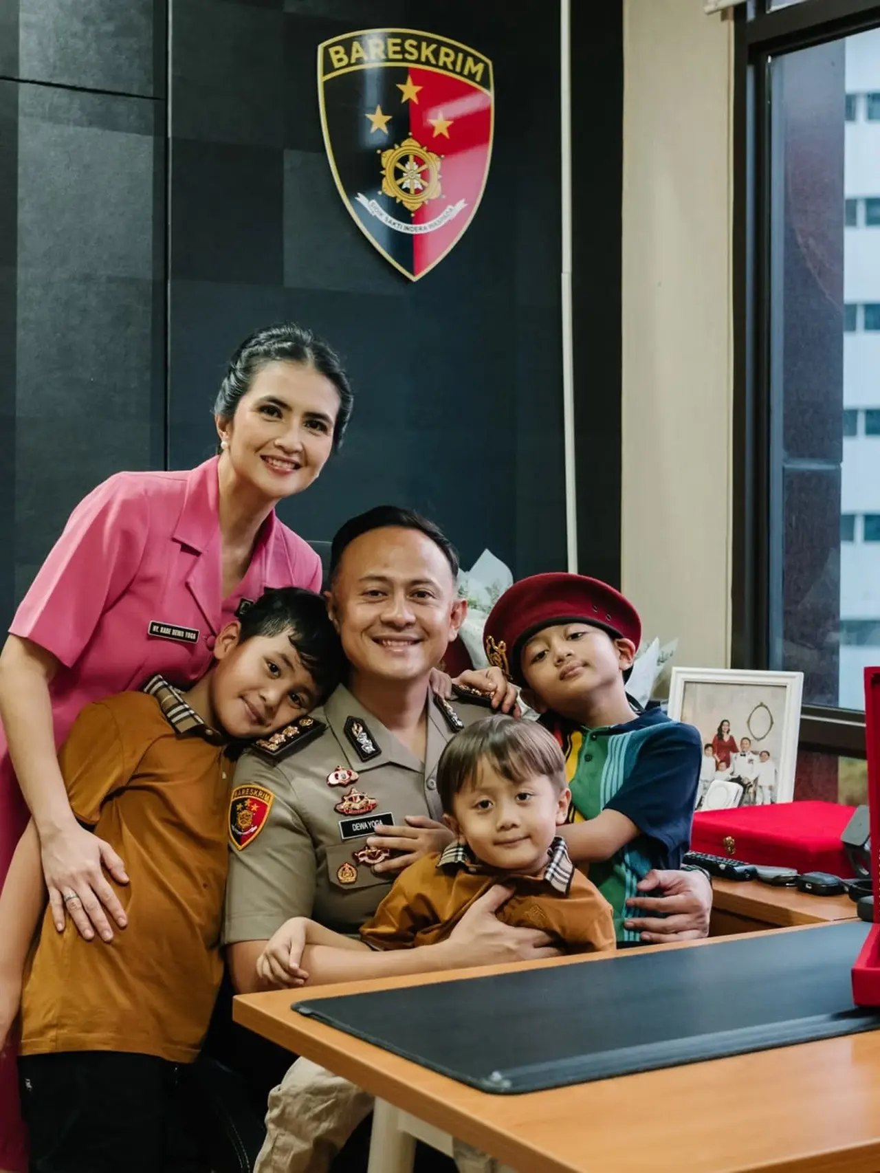 6 Potret Eks Artis FTV Kadek Devie Dampingi Suami di Acara Kenaikan Pangkat Jadi AKBP - Hot ...