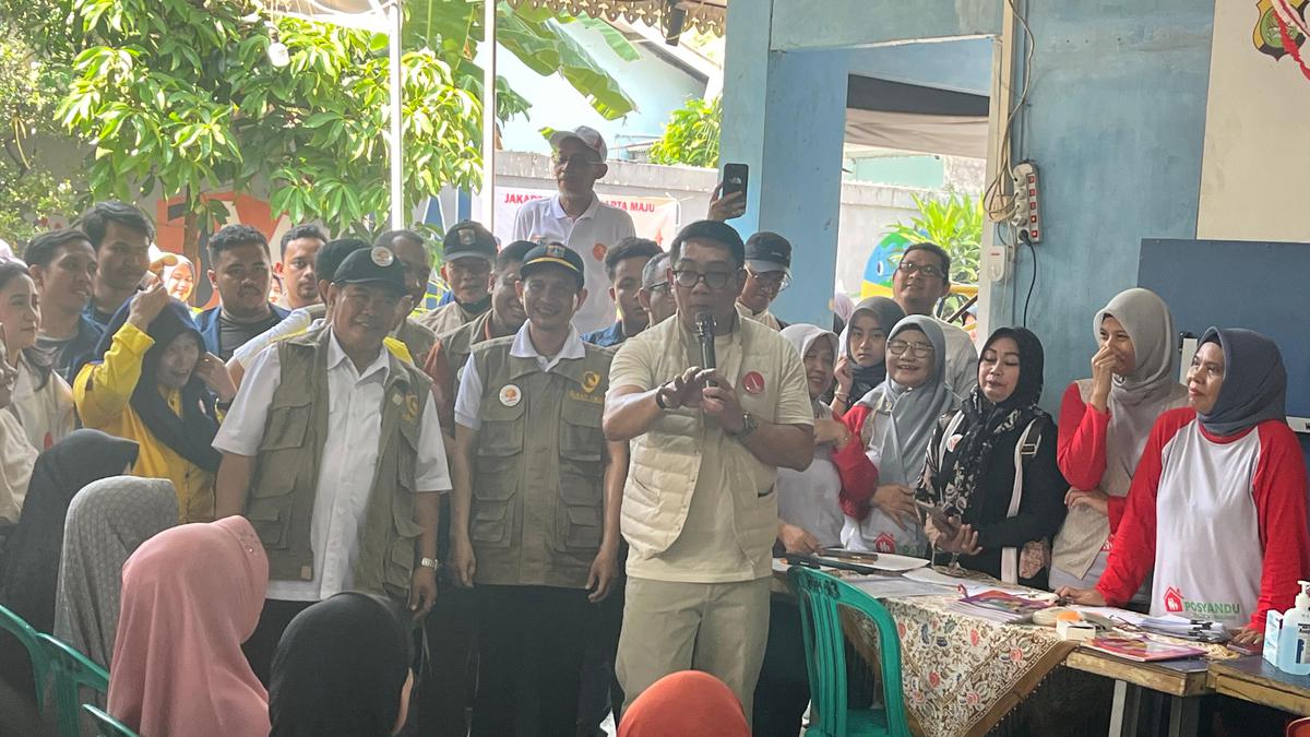 Ridwan Kamil Blusukan ke Pancoran, Warga Teriak Minta Beras - Pemilu Liputan6.com