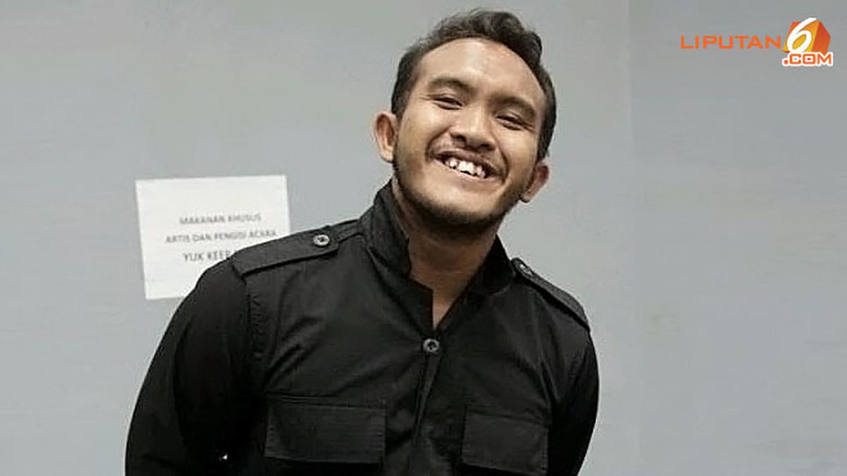 Caisar Berangkatkan Kedua Orangtua Umroh - ShowBiz Liputan6.com