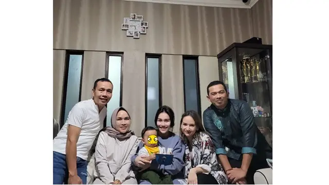 6 Potret Angelica Simperler dan Suami yang Ternyata Pemilik Karaoke Ayu ...