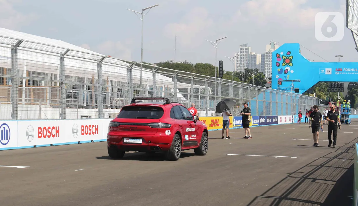 FOTO: Para Pembalap Mobil Listrik Formula E Lakukan Driver Track Walk ...