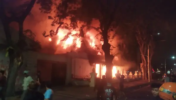 Cicipi, Nikmatnya Ayam Sari Rasa Destinasi Kuliner Hits di Bandung ...