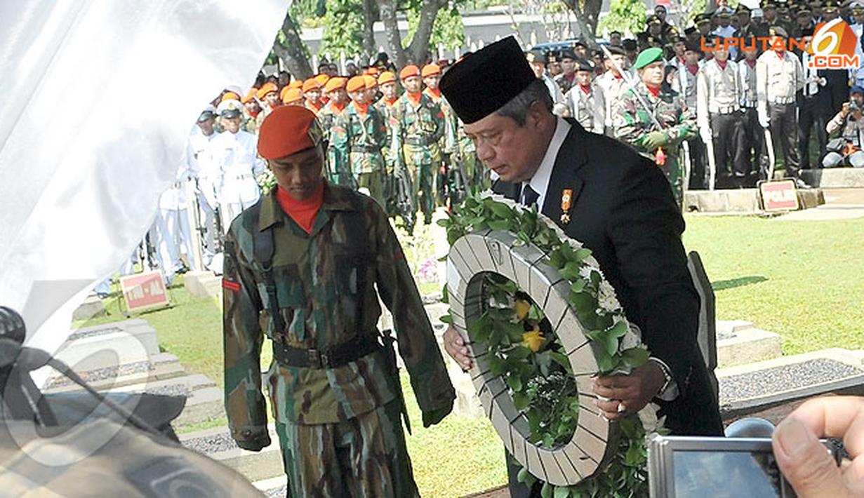 Prosesi Pemakaman Taufiq Kiemas - Foto Liputan6.com