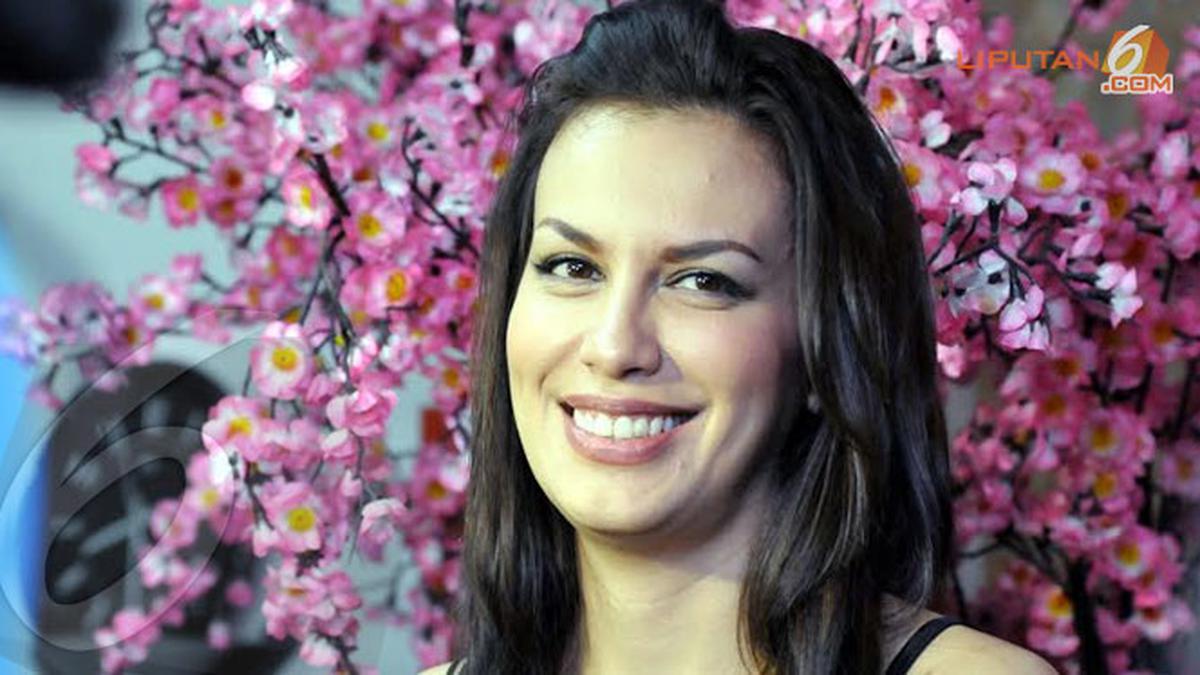Sophia Mueller Tinggal di Indonesia Sampai Rezekinya Habis