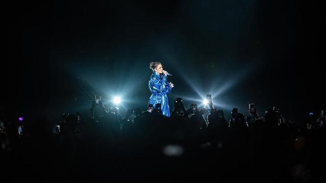 6 Potret Raisa Live In Concert: Jadi Penyanyi Wanita Pertama Gelar ...