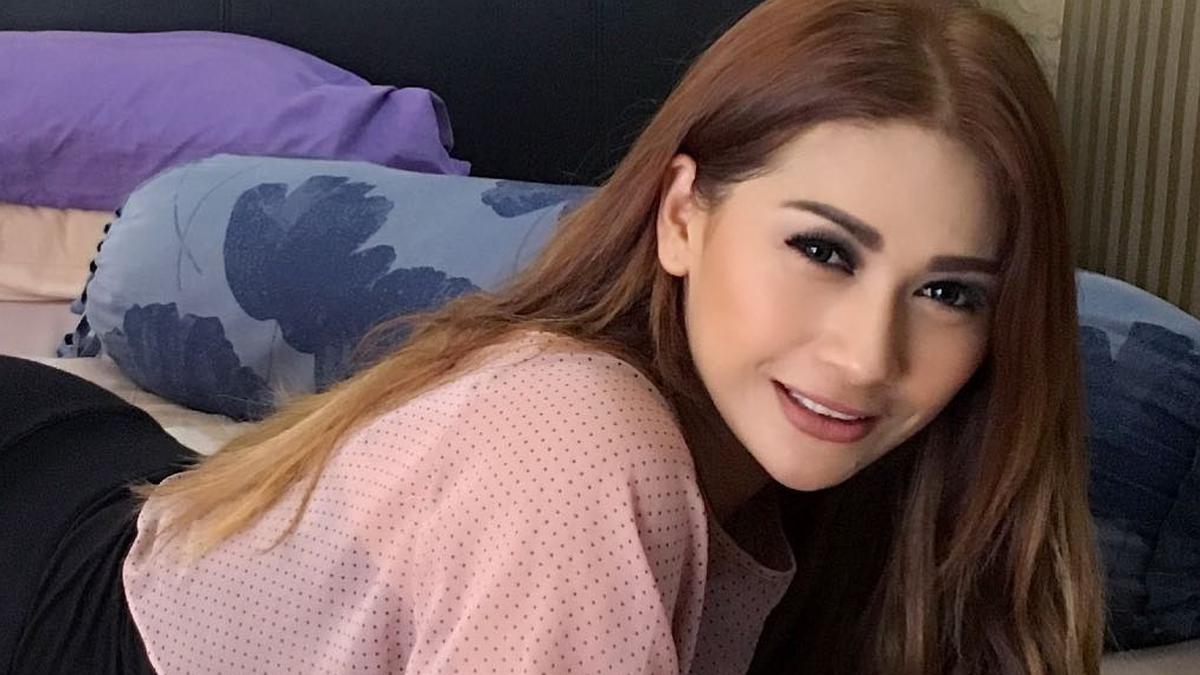 Tata Janeeta Resmi Cerai dari Mehdi Zati Lewat Putusan Verstek