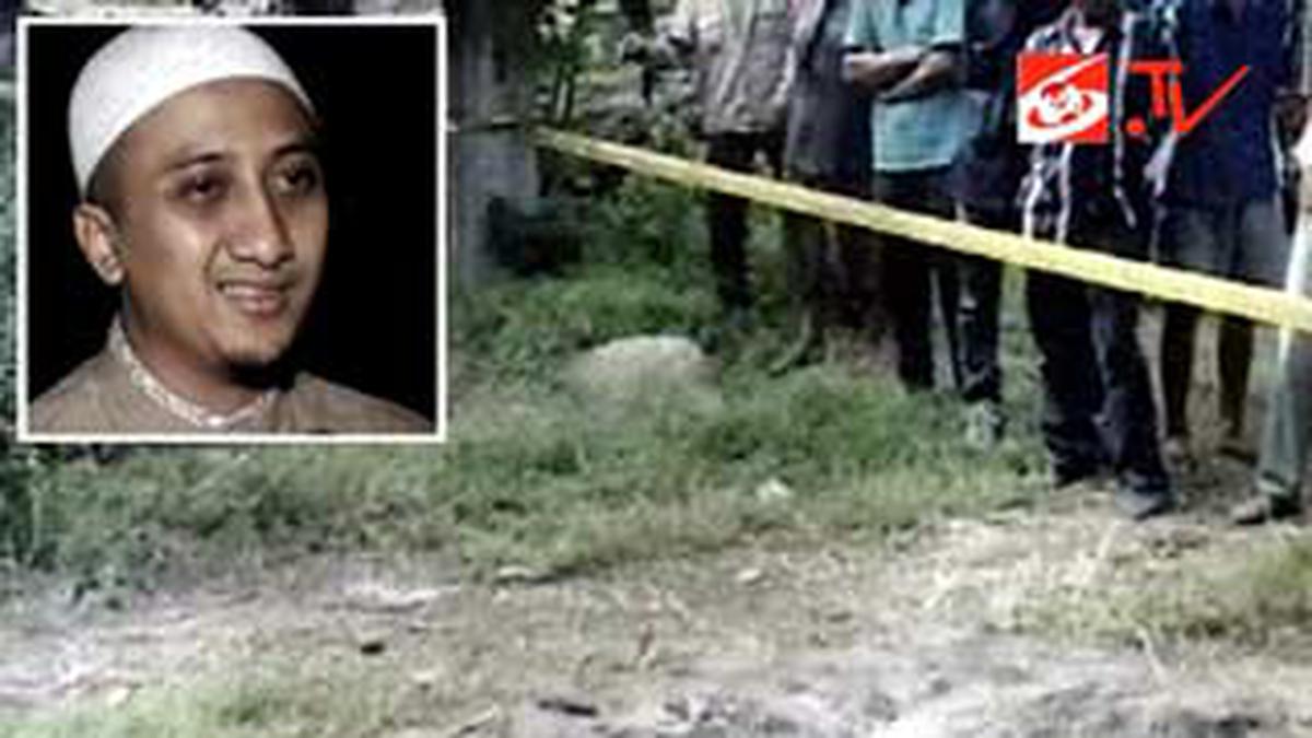 Sejumlah Ulama Komentar Tentang Meteor di Cirebon - Page 2 - ShowBiz ...