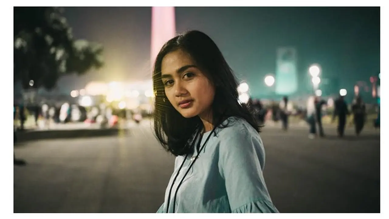 6 Pesona Adristya Chintia, Reporter Saat Aksi 22 Mei yang Bikin Netizen Salah Fokus - Hot ...