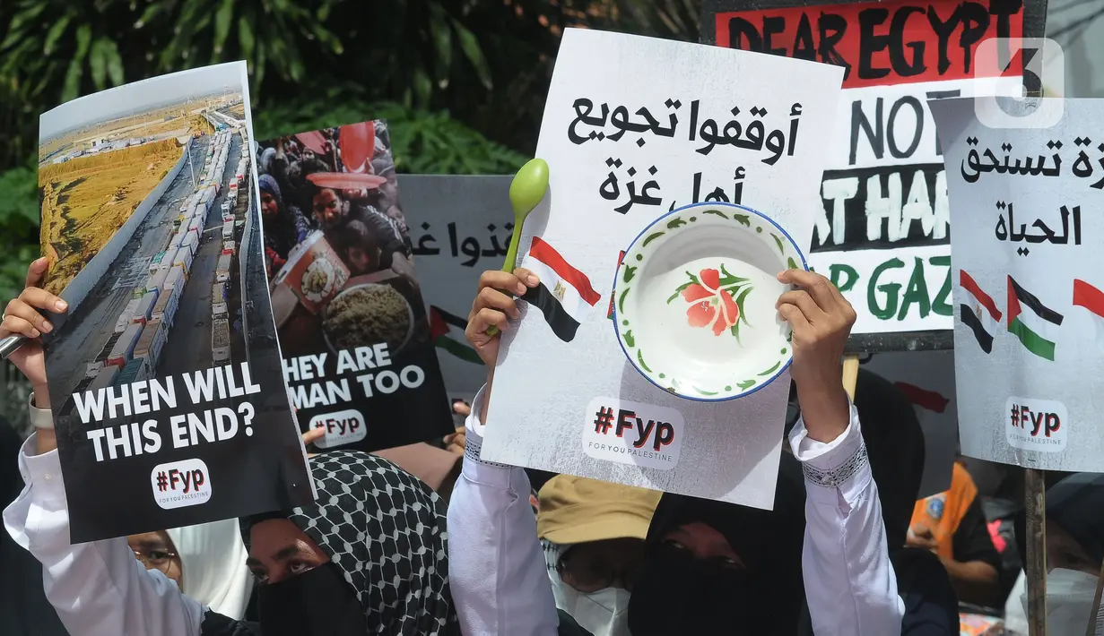 Minta Perbatasan Gaza Dibuka, Massa Pro Palestina Geruduk Kedubes Mesir ...