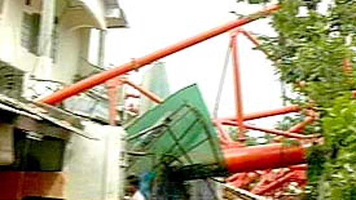 Tower Milik TV7 yang Roboh Belum Dipindahkan - News Liputan6.com