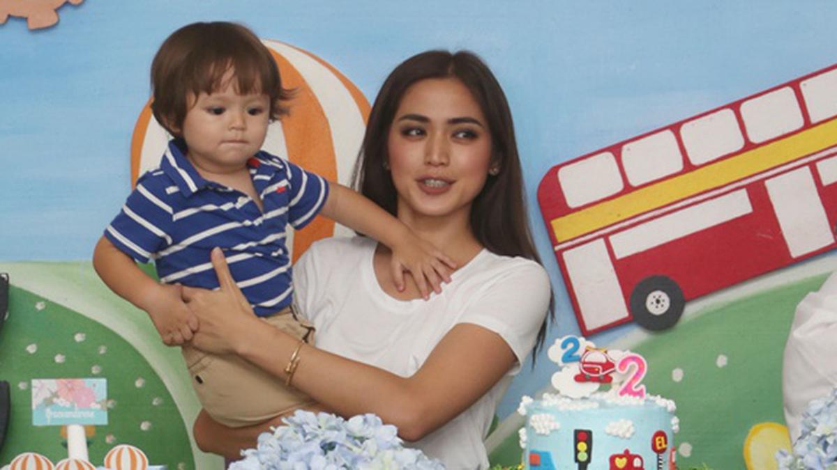 Anak Sakit Panas, Ini Yang Dilakukan Oleh Jessica Iskandar - Parenting ...