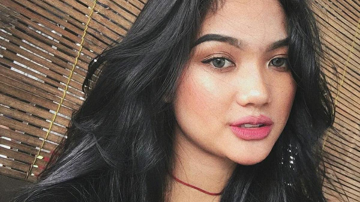 Cantik, Seksi dan Eksotis Ini 5 Pose Sensual Marion Jola - Fashion Fimela.com