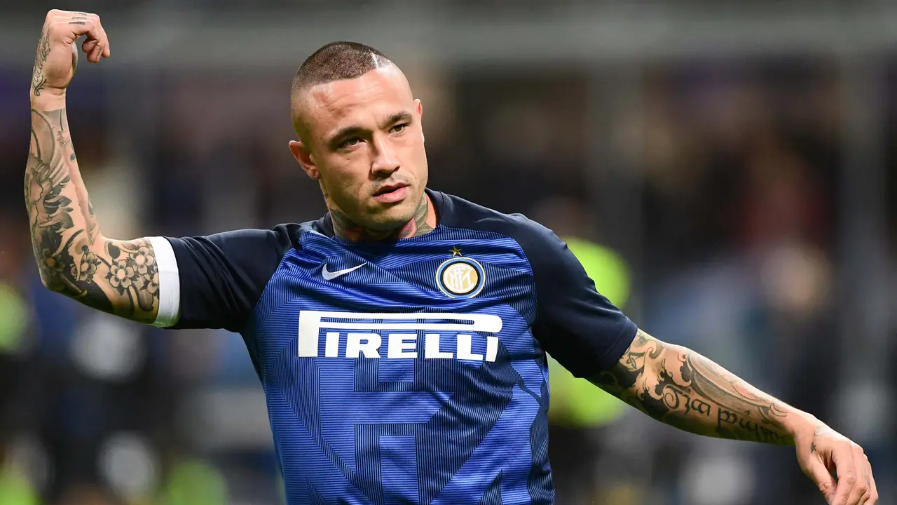 Kepincut Industri Bola Indonesia, Eks Pemain Inter Milan Radja ...