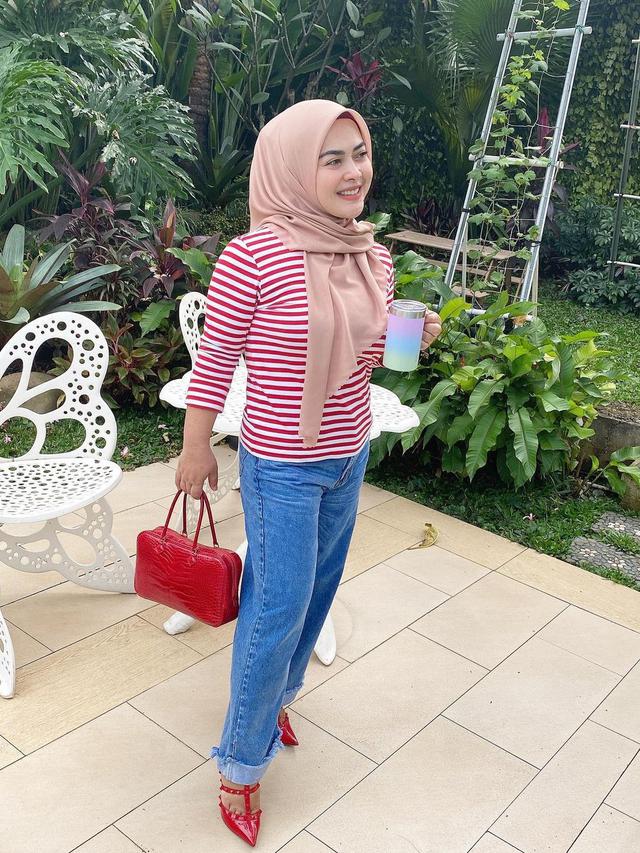 7 Potret Aisyahrani Adik Syahrini yang Tak Kalah Modis, Dipuji Makin ...