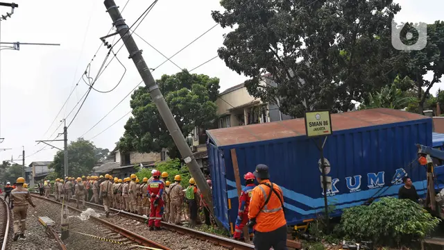 KRL Tanah Abang-Rangkasbitung Sudah Bisa Beroperasi Usai Insiden Truk Tabrak Tiang Listrik ...