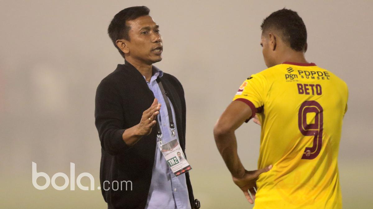 Widodo C Putro dan Hendro Kartiko Legawa Dilepas Sriwijaya FC ...