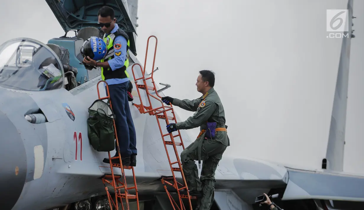 FOTO: KSAU, KSAD, dan KSAL Joy Flight Naik Sukhoi SU-30 - Foto Liputan6.com