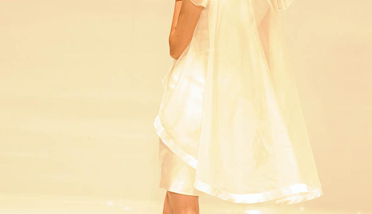 Wedding Gown by Adjie Notonegoro V - Photo Fimela.com