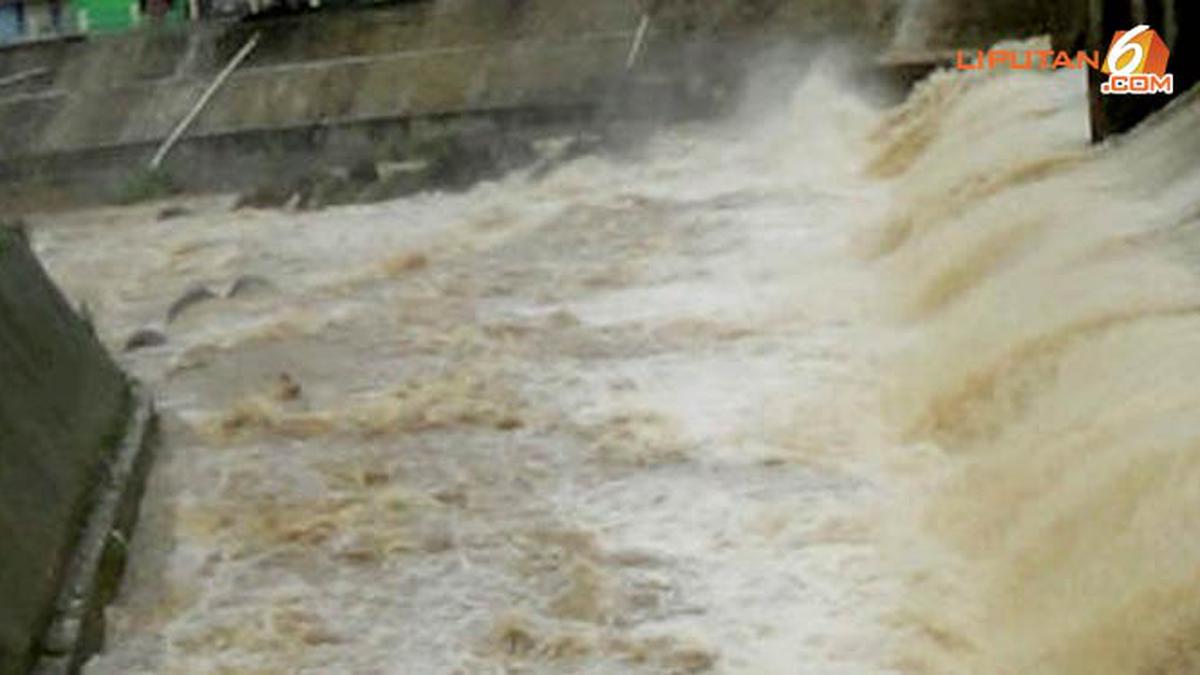Bogor-Jakarta Hujan Deras, Pintu Air Manggarai Masih Siaga III - News Liputan6.com