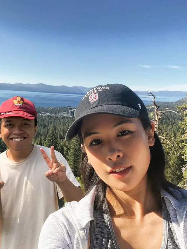 6 Editan Foto Selfie Bareng Artis Cewek Ini Halu Banget, Bikin Ngakak ...