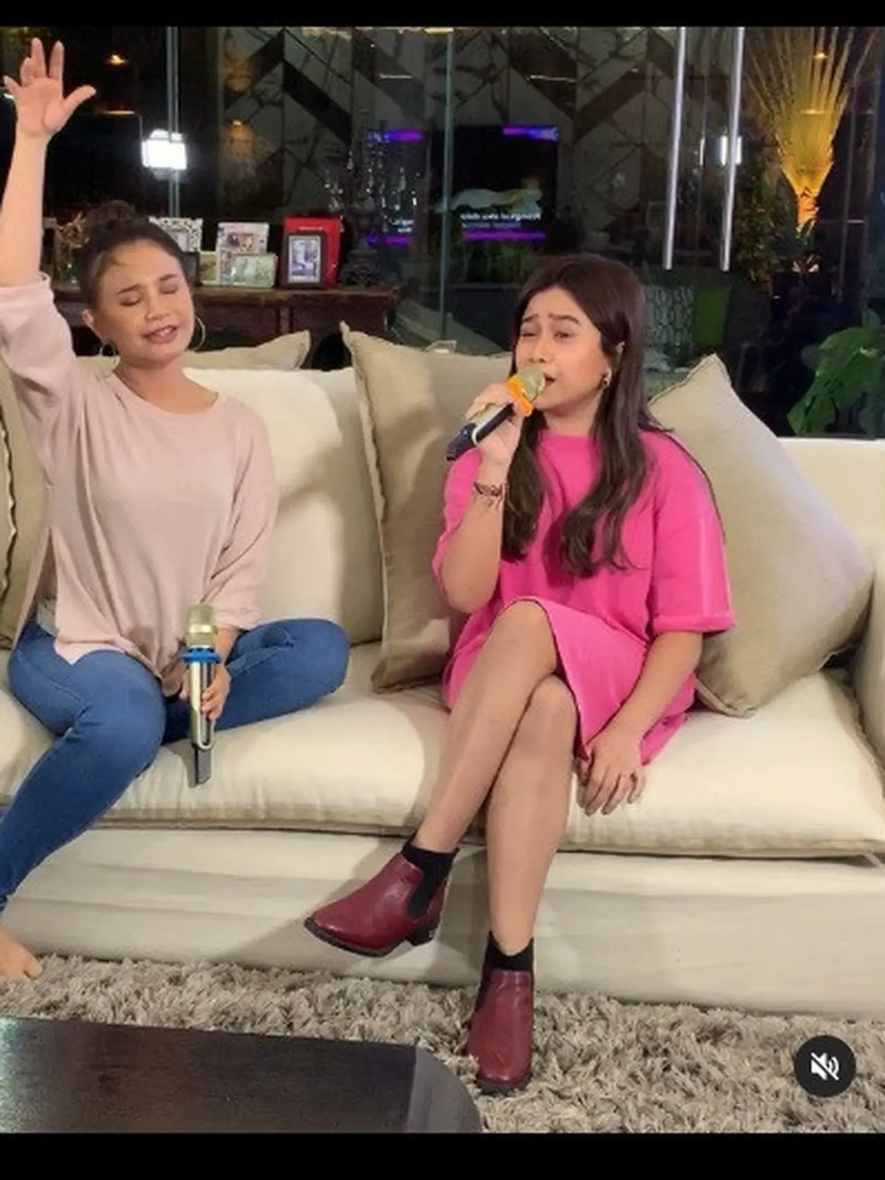 5 Potret Brisia Jodie Pakai Outfit Warna Pink, Sempat Selfie Bareng Lesti Kejora - ShowBiz ...