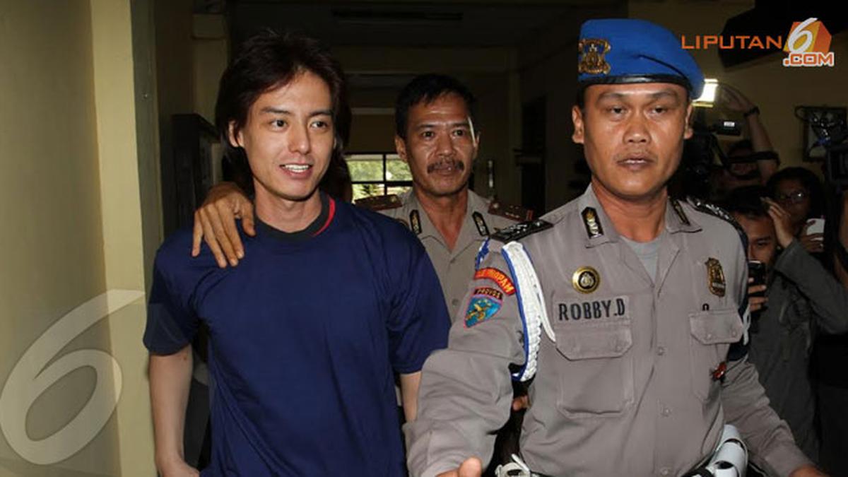 Di Penjara, Roger Masih Sering Sakaw - ShowBiz Liputan6.com