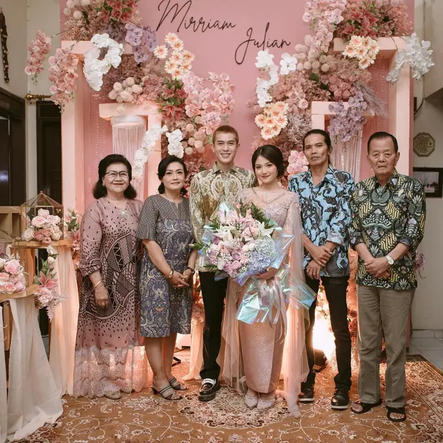 6 Potret Julian Jacob Melamar Mirriam Eka di Yogyakarta: Dihadiri ...