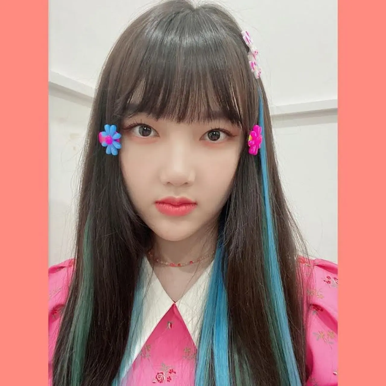 5 Rekomendasi Aksesori Rambut Tren 90an dari Idol K-Pop