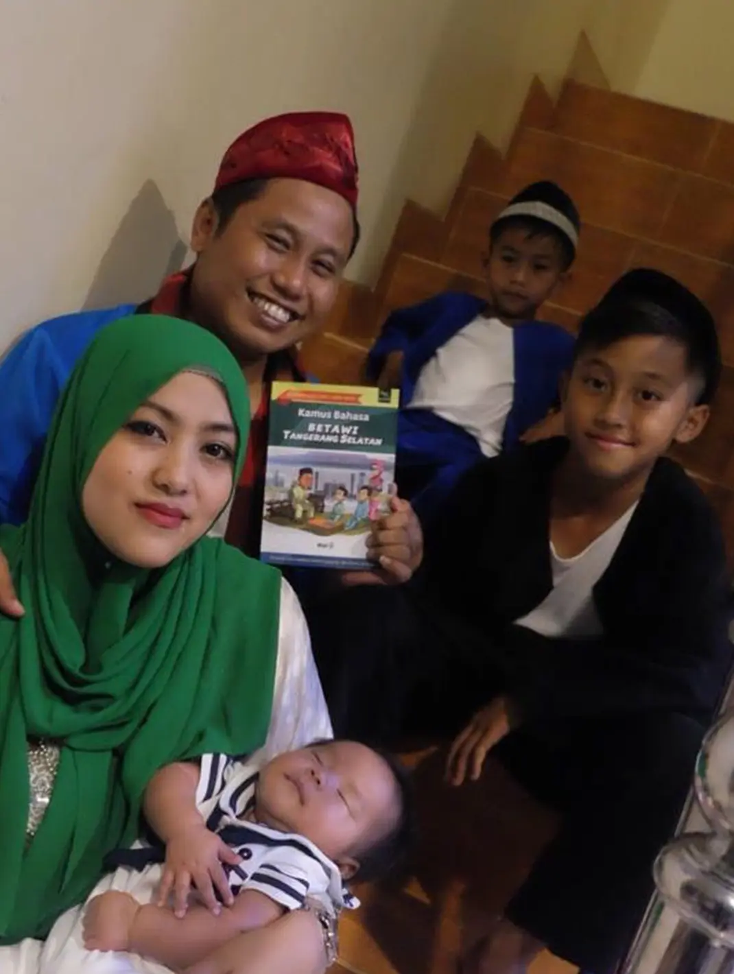 FOTO: Jauh dari Gosip, Begini Potret Harmonis Keluarga Komedian Narji ...