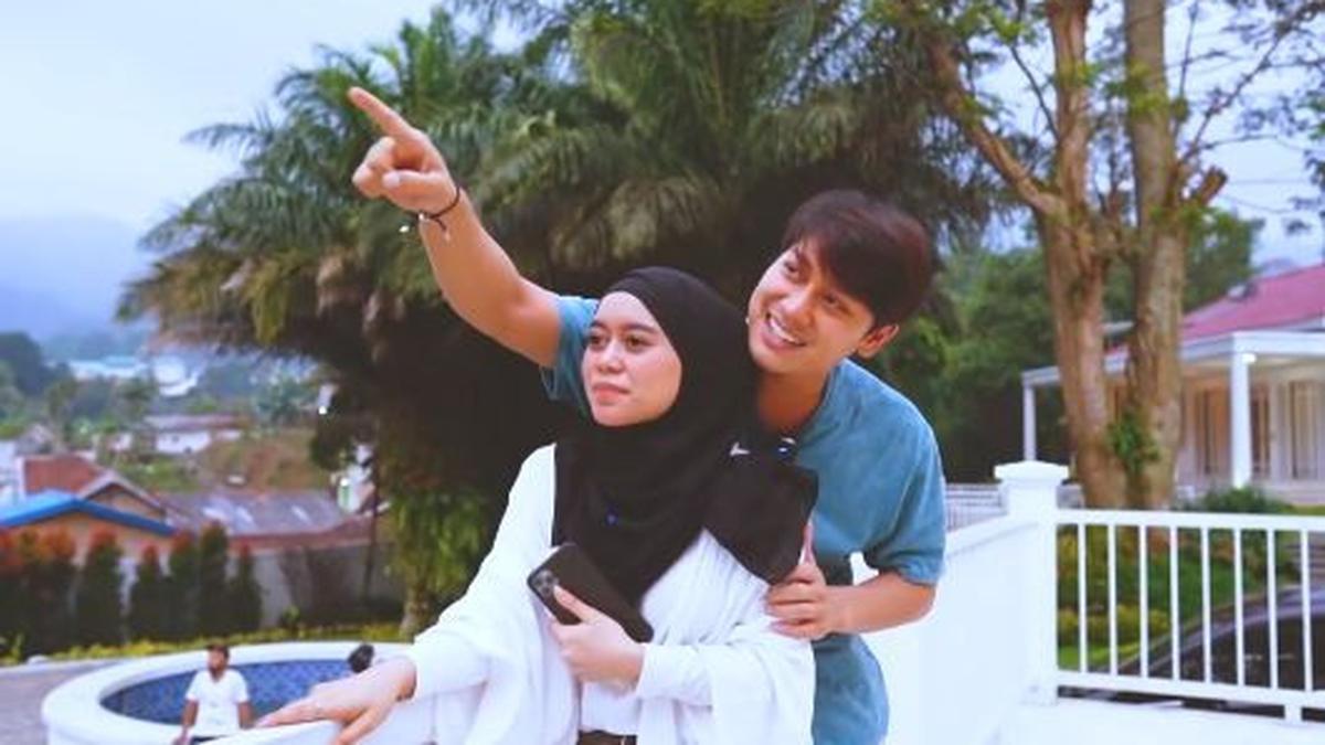 9 Potret Romantis Rizky Billar dan Lesti Kejora Jelang Pernikahan - Photo Fimela.com