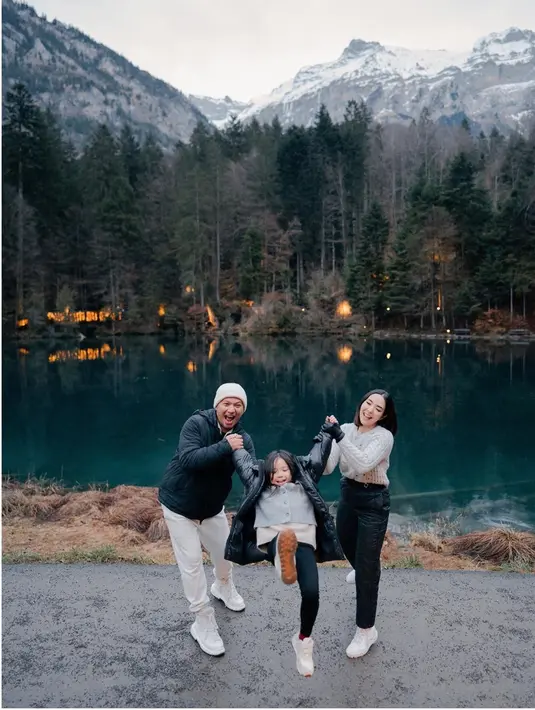 Momen Seru Liburan Gading, Gisel dan Gempi di Inggris, Prancis hingga Swiss - Foto Liputan6.com