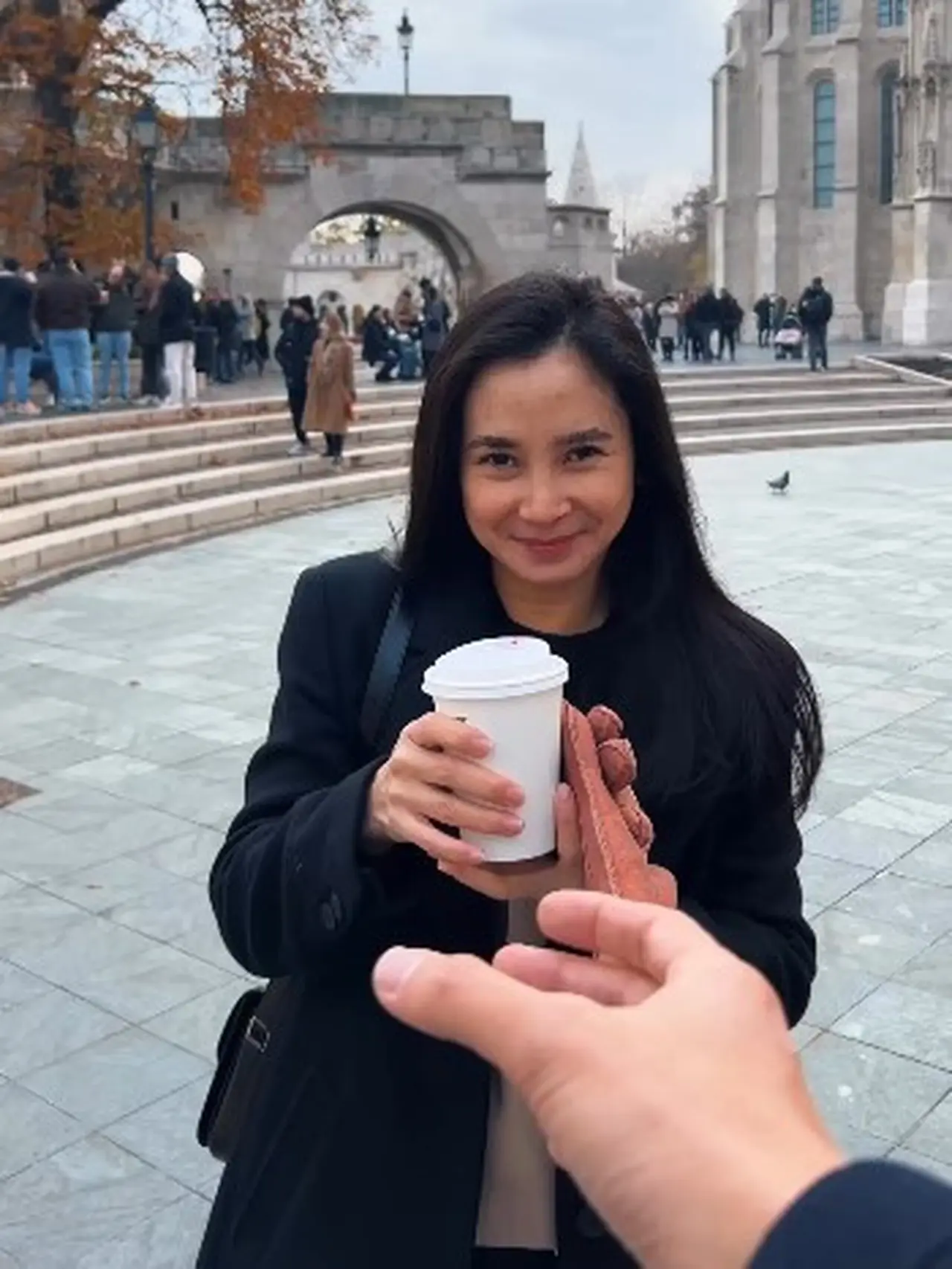 6 Potret Romantis Stuart Collin dan Kekasih Saat Liburan di Luar Negeri