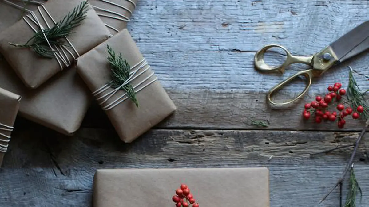 9 Ide Kreatif Membungkus Kado Natal Dengan Dekorasi Tumbuhan - Photo ...