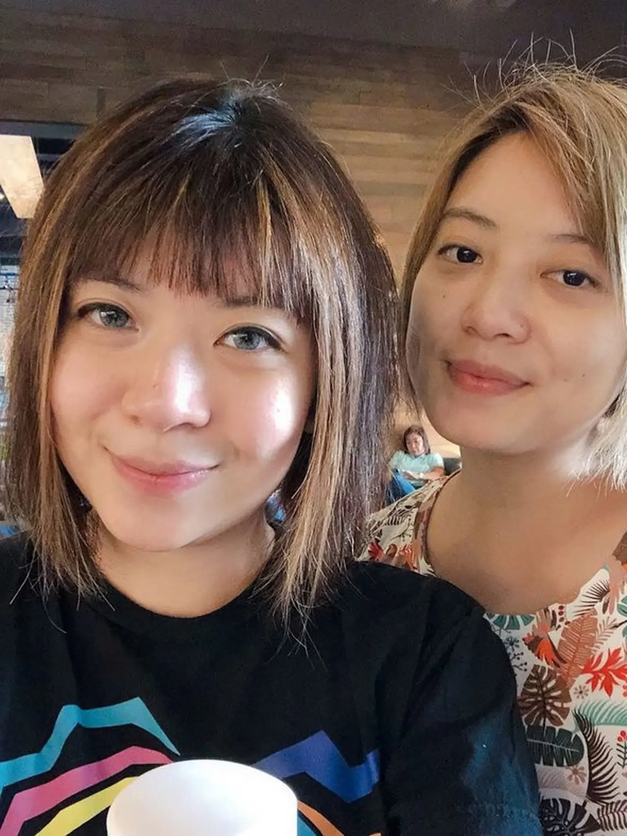 7 Potret Kompak Leony dan Adik yang Jarang Tersorot, Sama-sama Putuskan ...