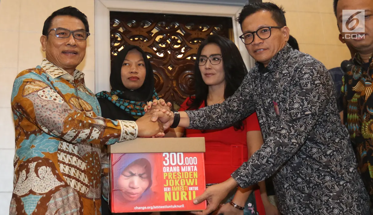 FOTO: Sambangi KSP, Baiq Nuril Serahkan Permohonan Amnesti ke Jokowi ...