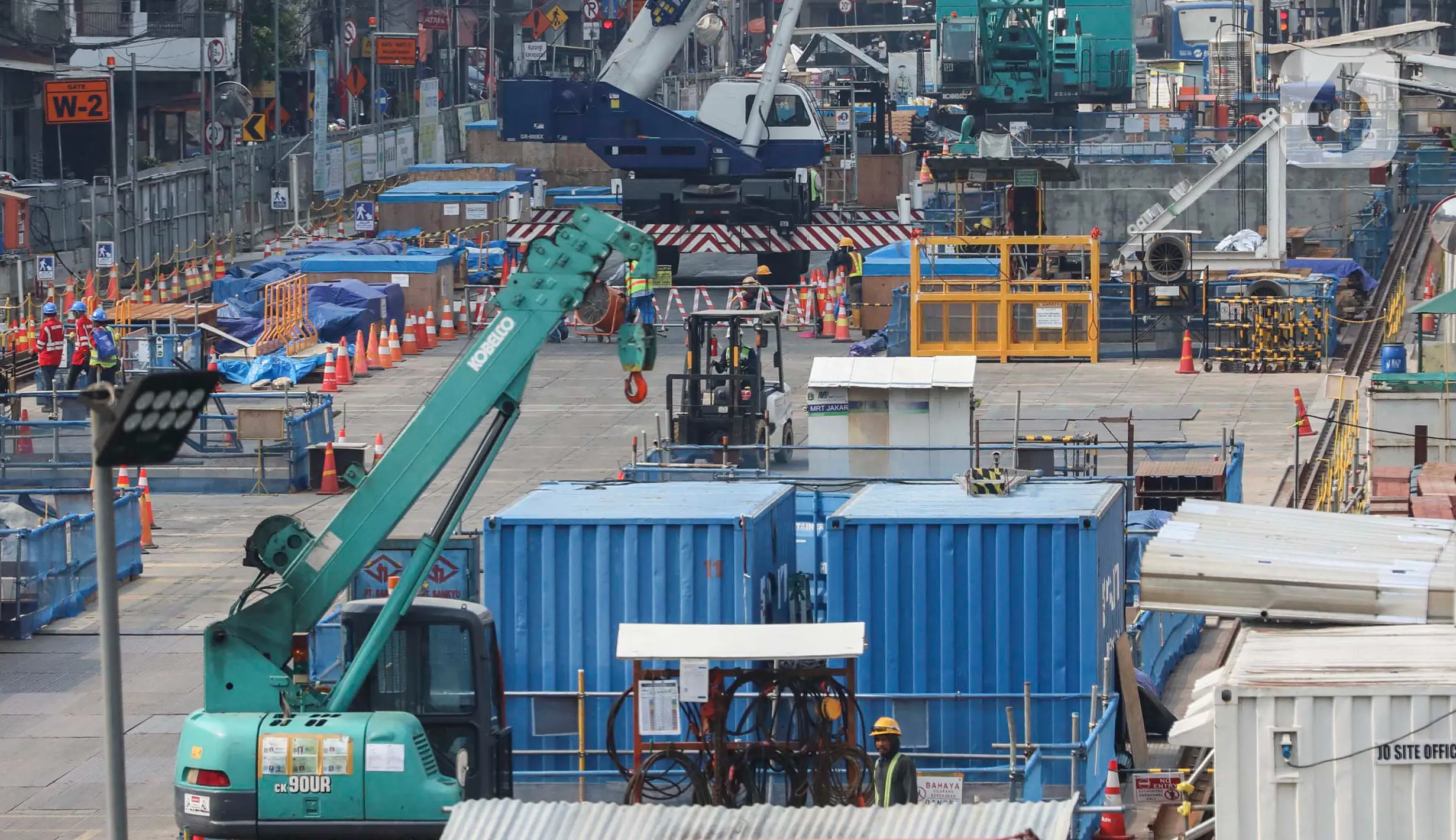 Melihat Proges Pembangunan MRT Fase 2 CP 202 - Foto Liputan6.com