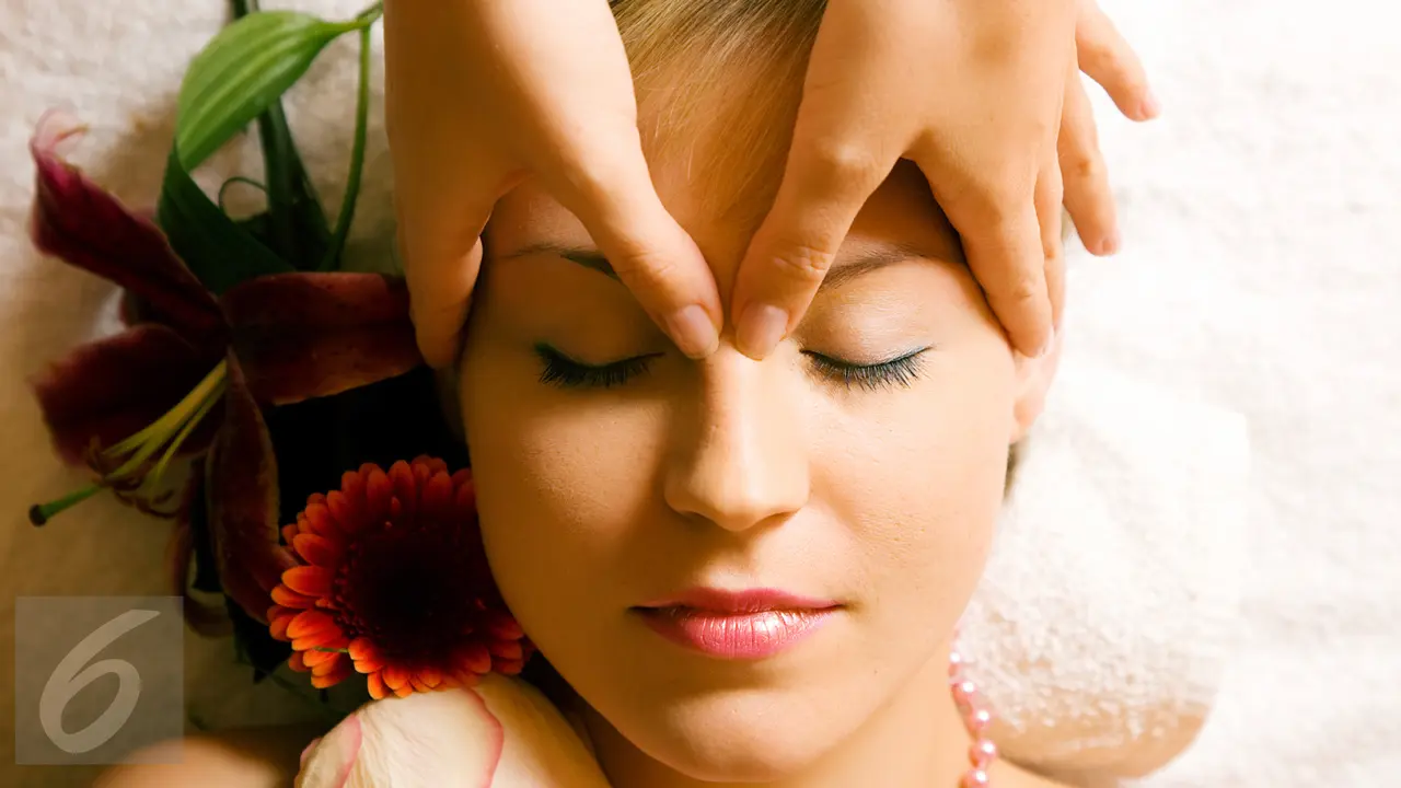 5 Teknik Pijat Wajah yang dapat Membantu Meredakan Stres dan Kecemasan - Lifestyle Fimela.com