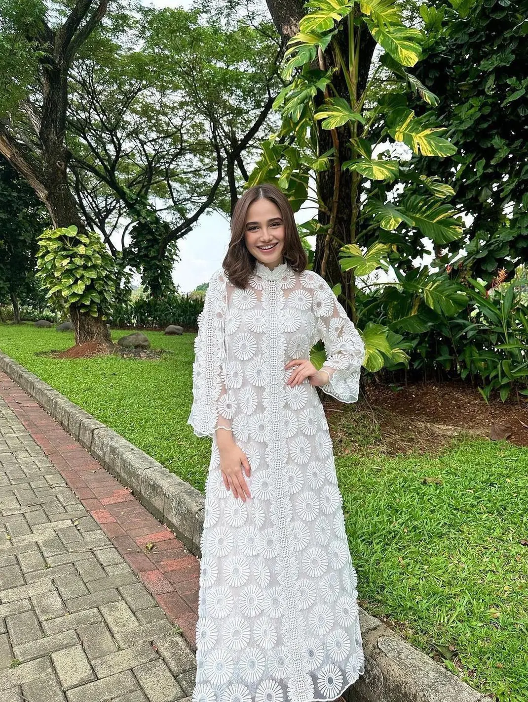 8 Inspirasi Baju Lace Mewah untuk Lebaran dari Nikita Willy, Azizah ...