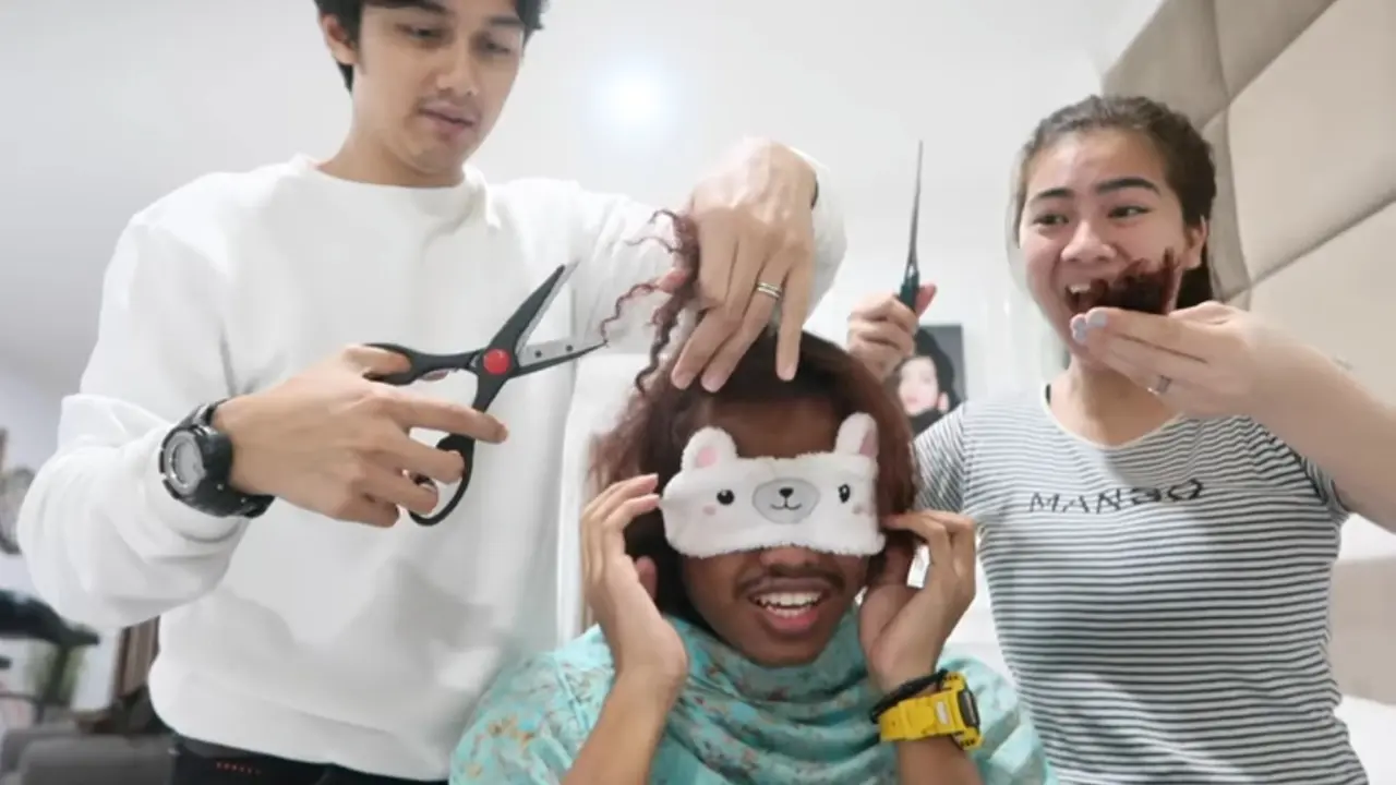 Seru, Ini 6 Potret Caesar Hito dan Felicya Potong Rambut Zoul Panjoul ...