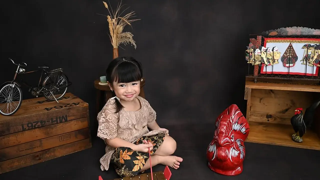 5 Potret Anak Felicya Angelista dan Caesar Hito dalam Balutan Outfit ...