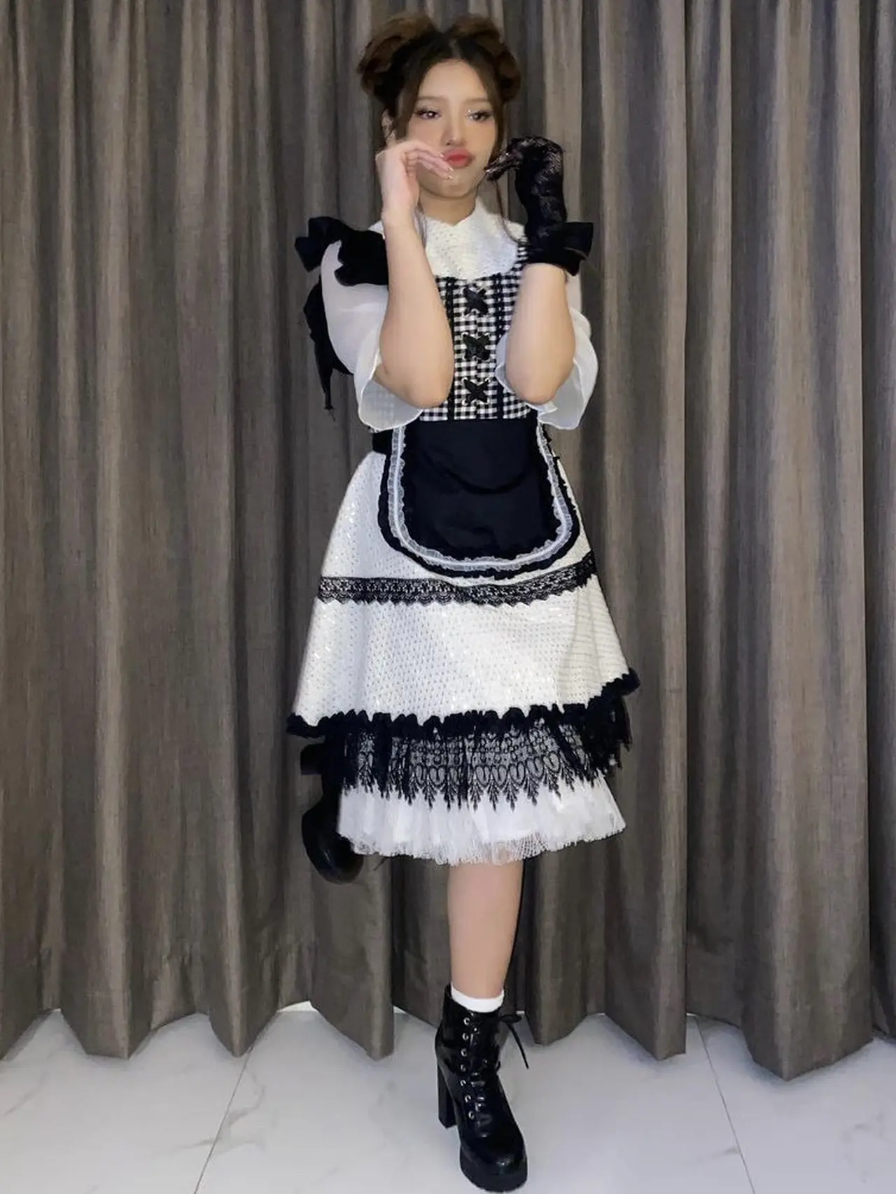 8 Gaya Tiara Andini di Atas Panggung dengan Desain Busana Unik