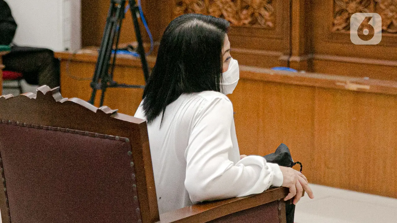 Ekspresi Dingin Putri Candrawathi Saat Divonis 20 Tahun Penjara dan Teriakan Pengunjung Sidang ...