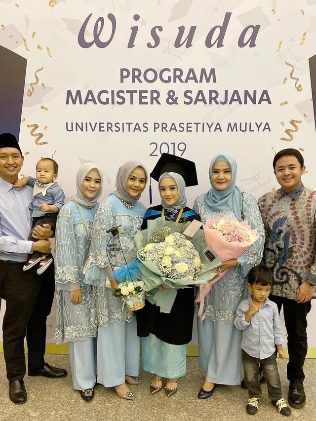 6 Potret Dea Sahirah Tunangan Chand Kelvin, Keponakan Inneke Koesherawati
