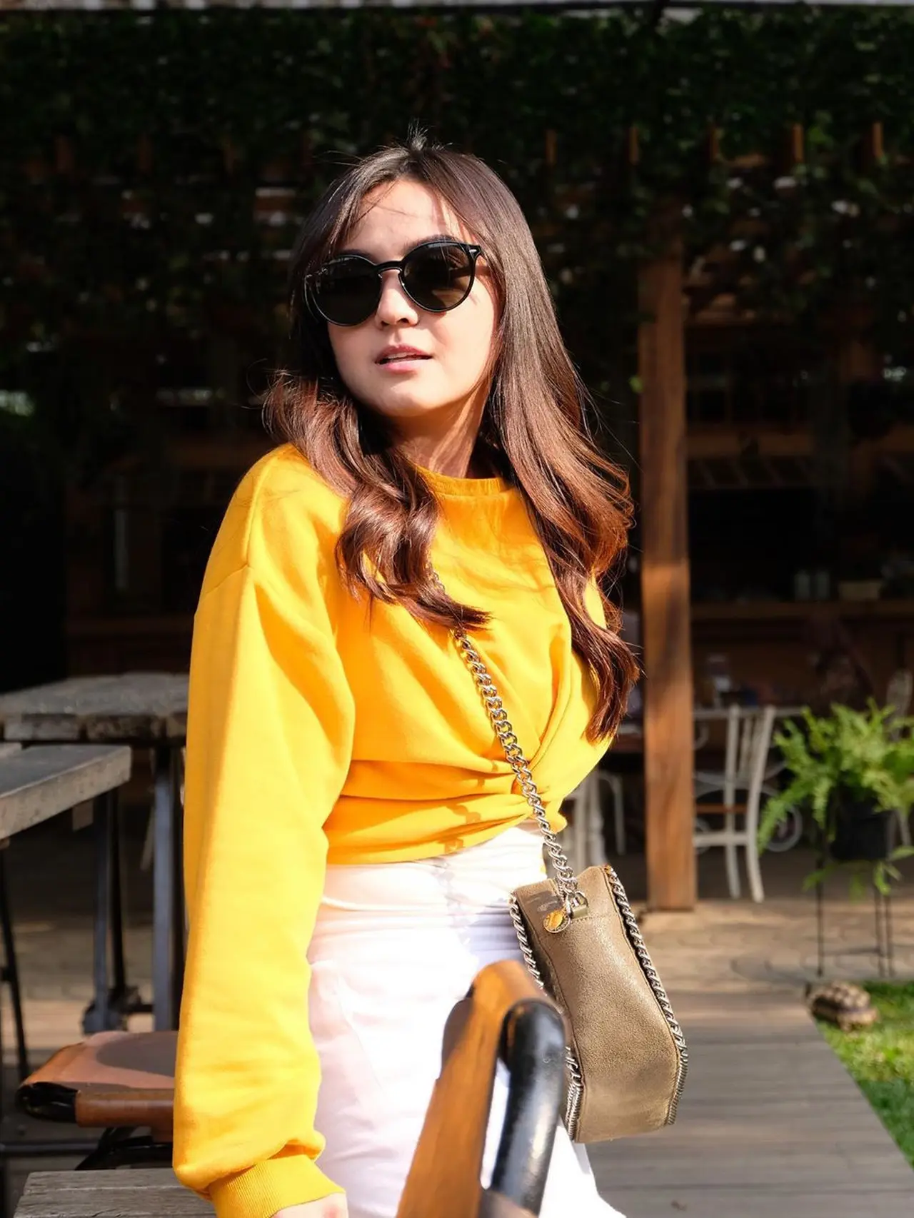 6 Pesona Fatmasury Dahlan Istri Afdhal Yusman, Selalu Tampil Memukau ...