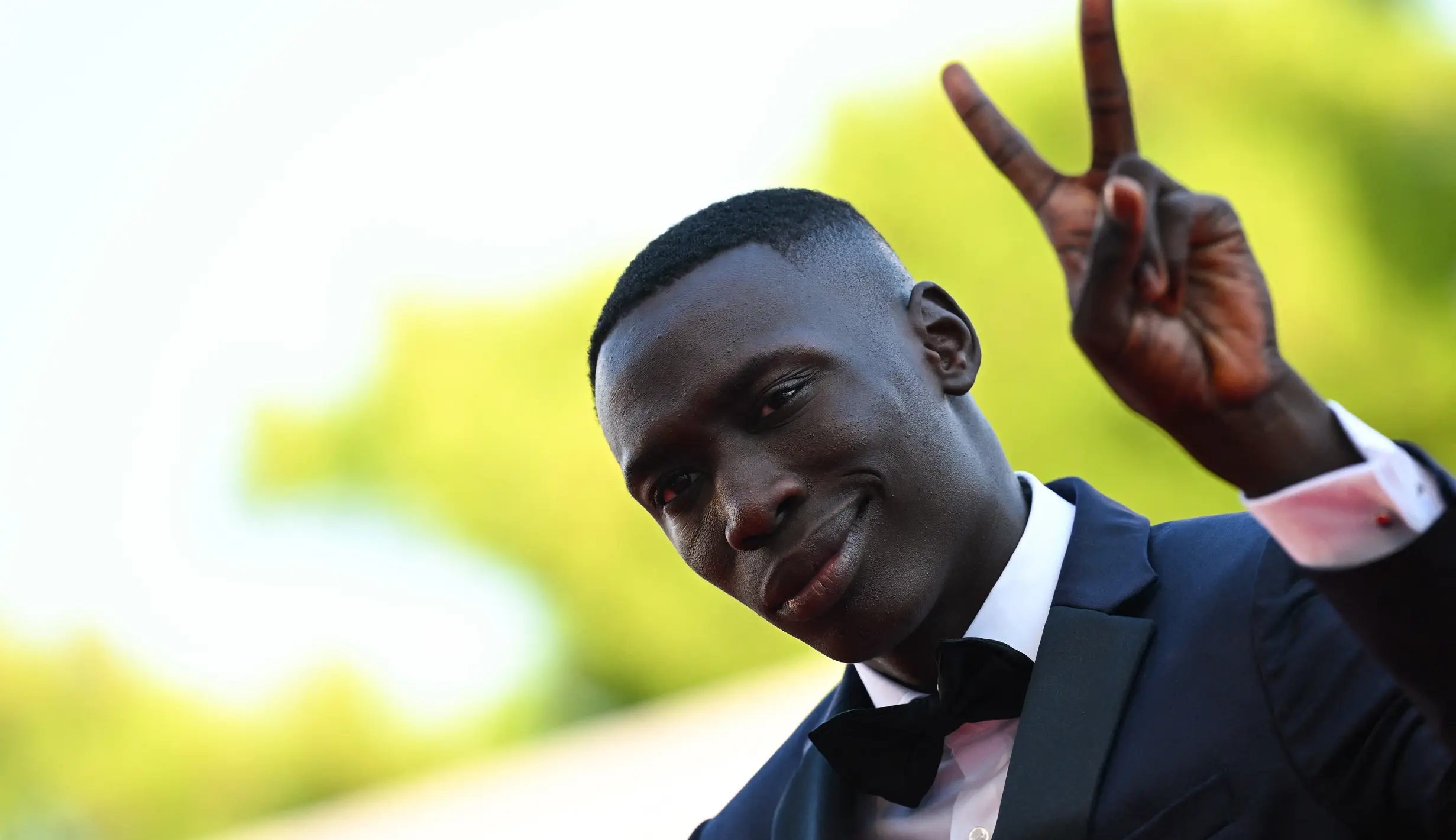 Gaya Keren Khaby Lame Pakai Tuxedo di Karpet Merah Venice Film Festival ...